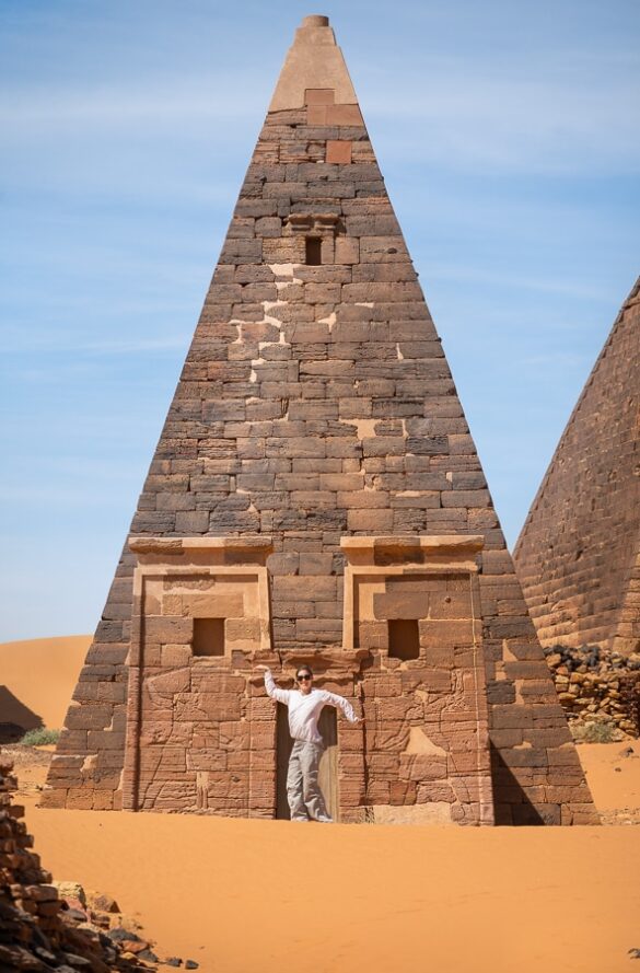 Piramide Meroe - top znamenitost Sudana - Lahkih nog naokrog